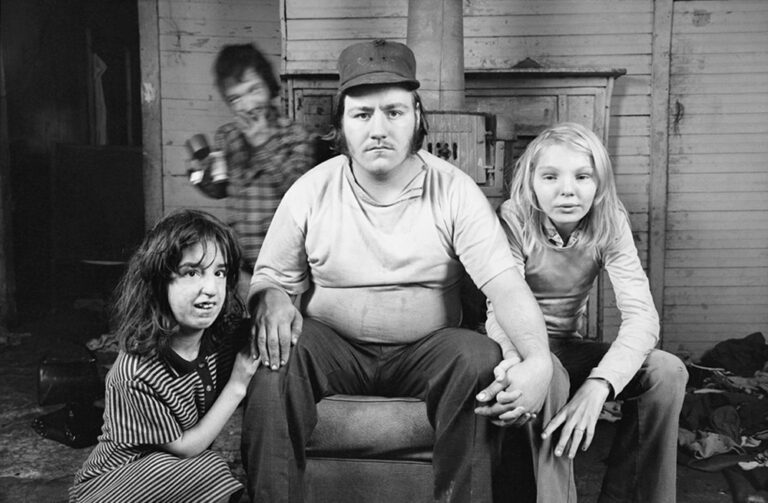 Photographer Spent Years Helping America's 'Most Inbred Family' Before ...